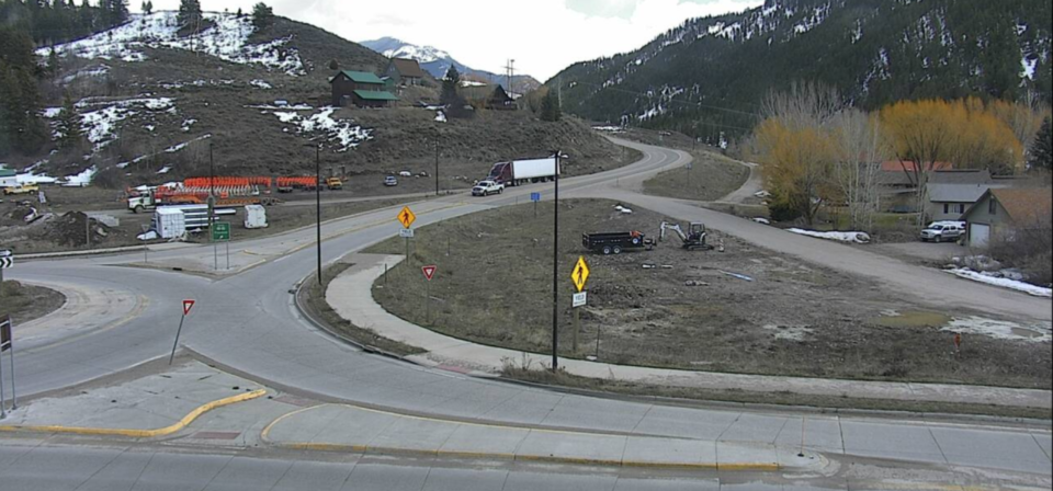 Avalanche blocking Hoback Canyon