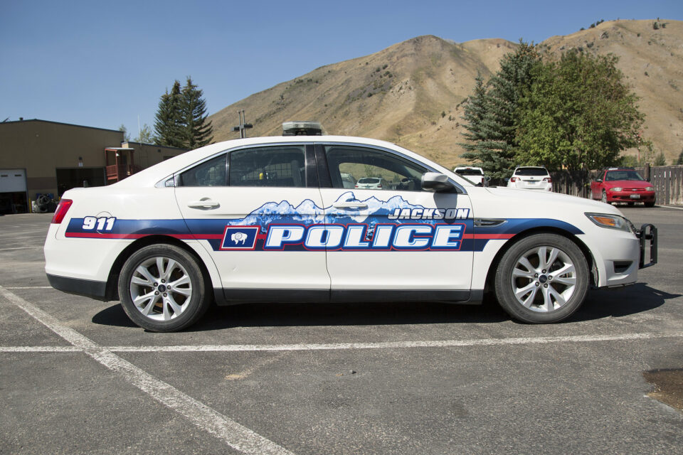 Scammer posing as Jackson Police Officer, using JPD main phone line