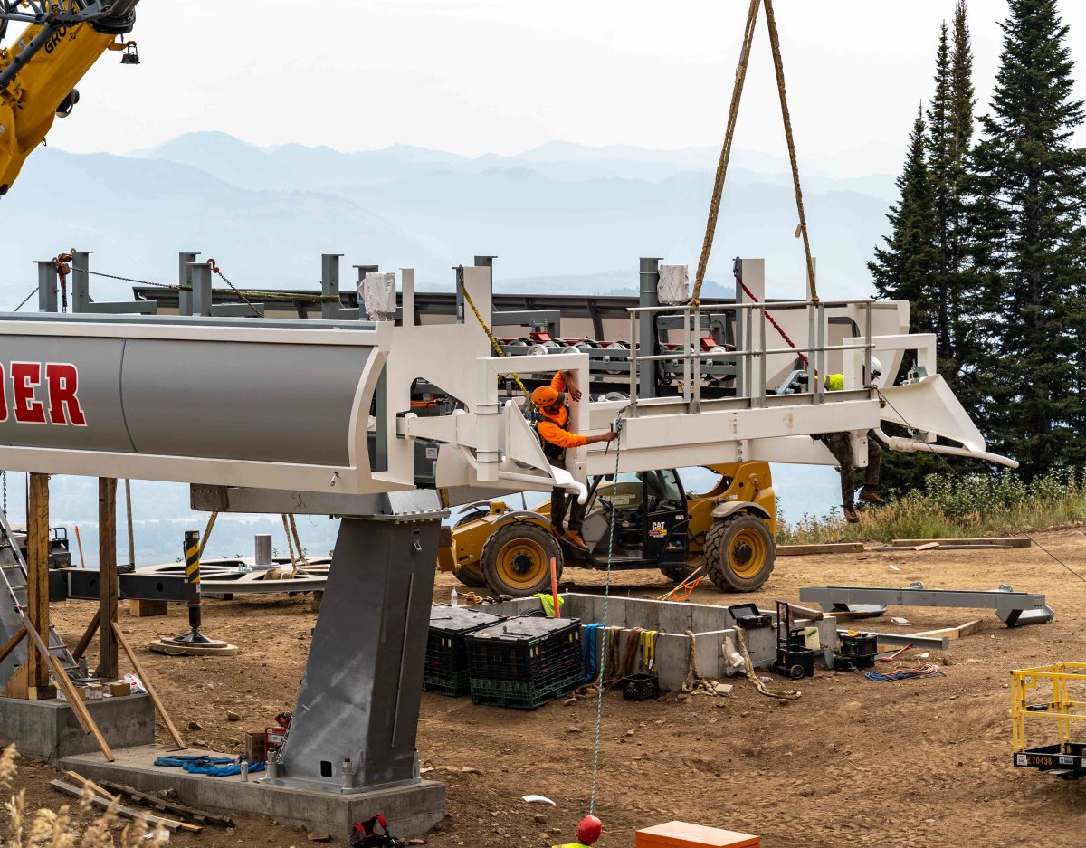 SNAPPED: New Thunder lift going up