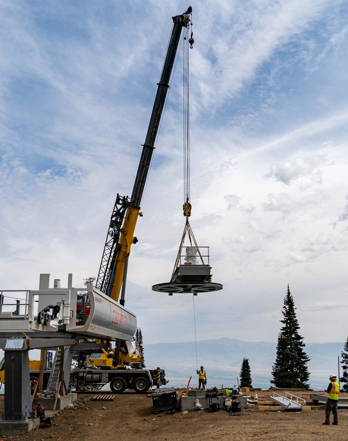 SNAPPED: New Thunder lift going up