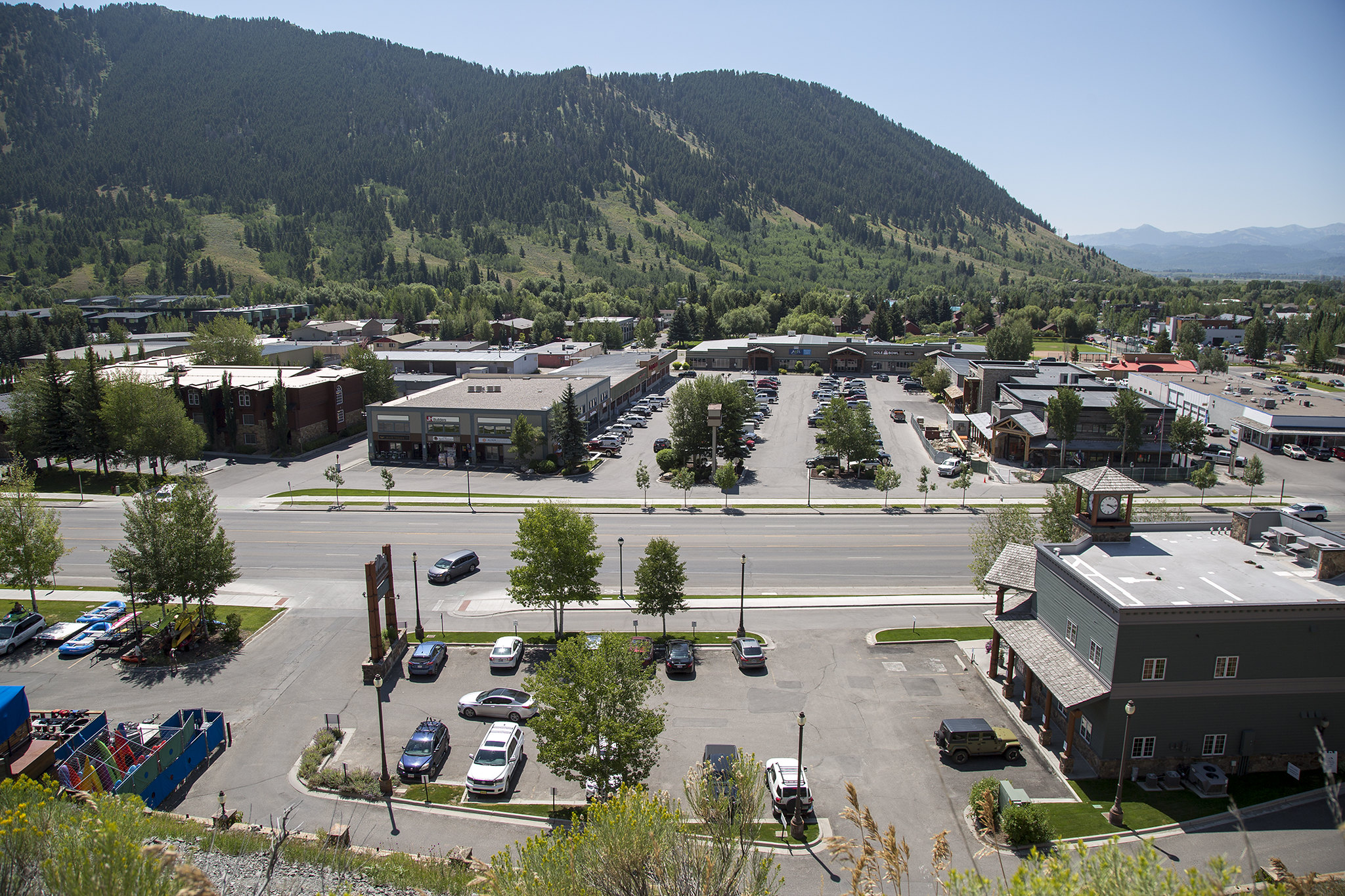 Town Council extends building moratorium to Nov. 20